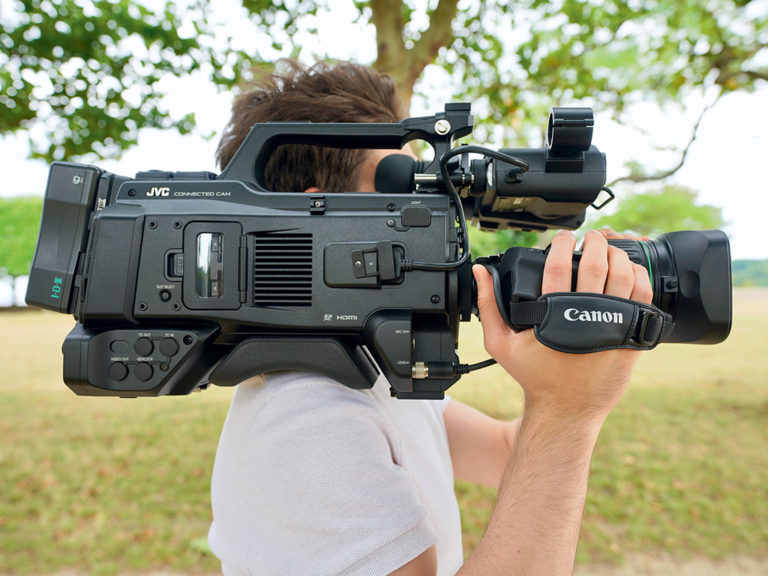 Mediakwest - Le caméscope JVC GY-HC 900, un modèle de connectivité